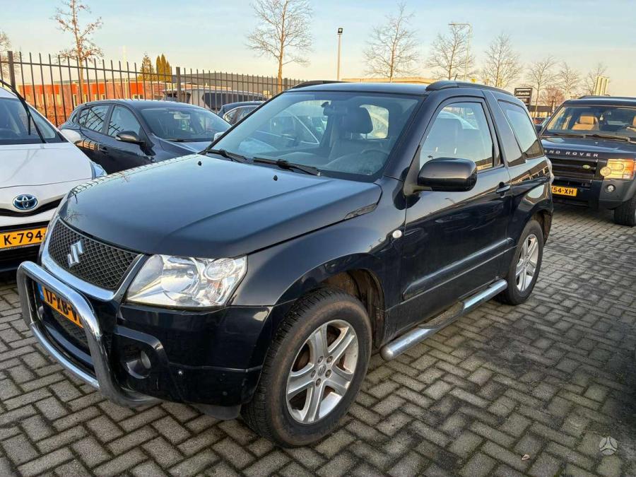 Black Suzuki grand-vitara 2007 in Kaunas, with an engine capacity of 1.90 L and mileage of 215 thousand km for 4350 €, photo 1 on AUTOMOTO.COM.LV