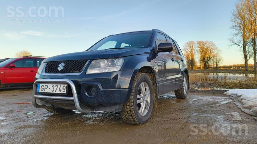 Melns Suzuki grand-vitara 2007 Rīga, ar dzinēja tilpumu 2.00 L un nobraukumu 220 tūkst. km par 2800 €, foto 1 vietnē AUTOMOTO.COM.LV