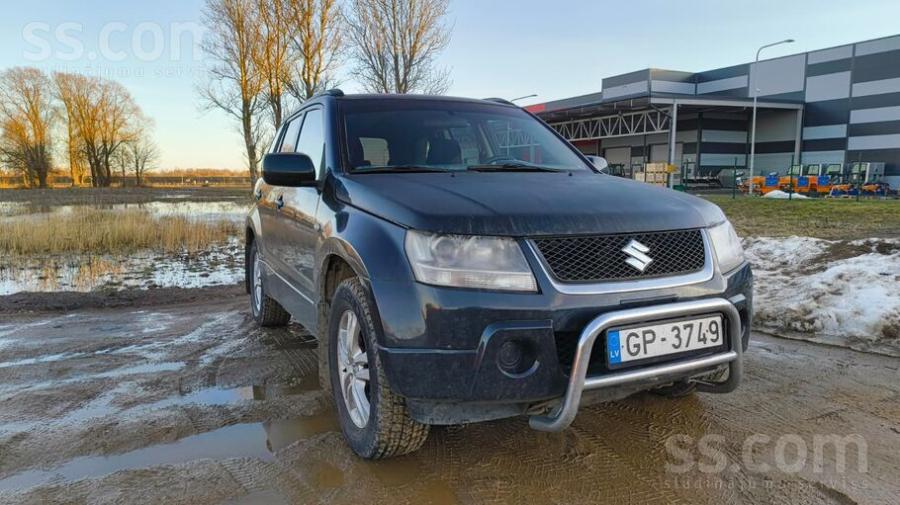 Melns Suzuki grand-vitara 2007 Rīga, ar dzinēja tilpumu 2.00 L un nobraukumu 221 tūkst. km par 2200 €, foto 1 vietnē AUTOMOTO.COM.LV