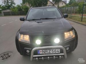 Black Suzuki grand-vitara 2007 in Kretinga, with an engine capacity of 1.90 L and mileage of 423 thousand km for 2850 €, photo 3 on AUTOMOTO.COM.LV