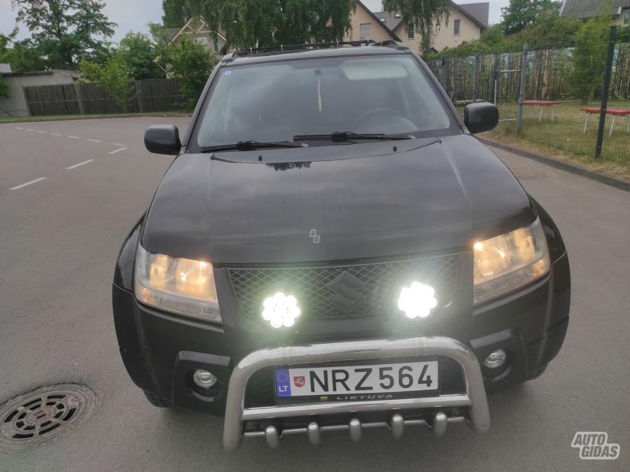 Black Suzuki grand-vitara 2007 in Kretinga, with an engine capacity of 1.90 L and mileage of 423 thousand km for 2850 €, photo 3 on AUTOMOTO.COM.LV