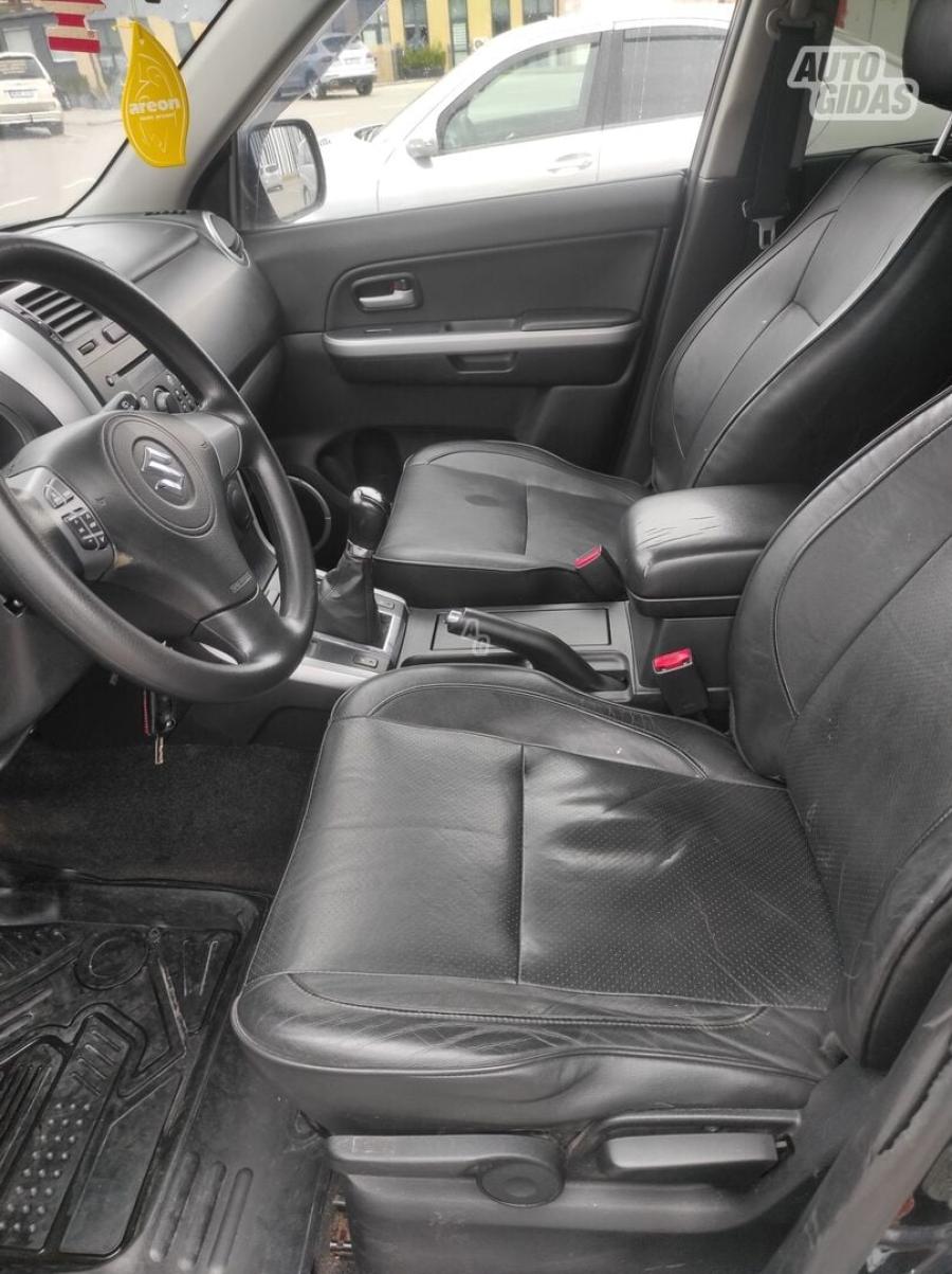 Black Suzuki grand-vitara 2007 in Kretinga, with an engine capacity of 1.90 L and mileage of 423 thousand km for 2850 €, photo 9 on AUTOMOTO.COM.LV
