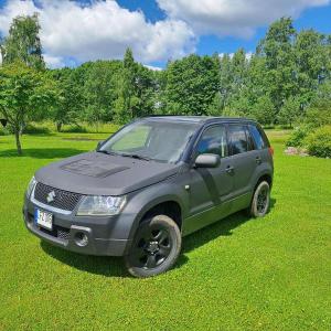 Black Suzuki grand-vitara 2007 in Utena, with an engine capacity of 2.00 L and mileage of 316 thousand km for 1150 €, photo 3 on AUTOMOTO.COM.LV
