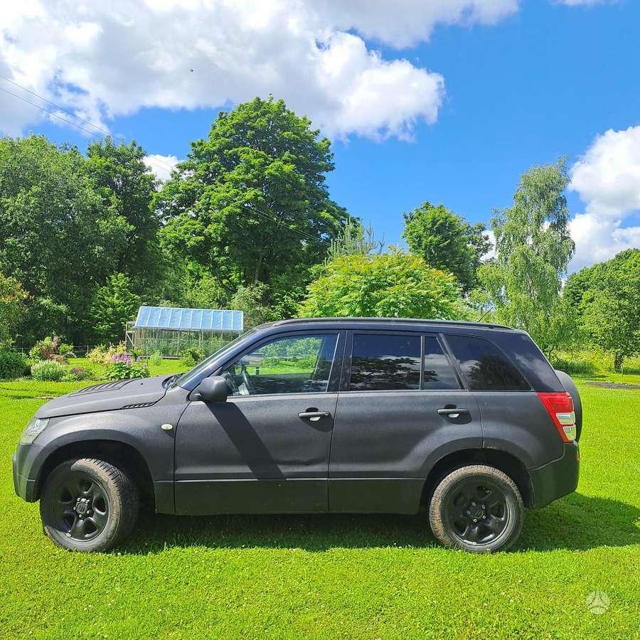 Black Suzuki grand-vitara 2007 in Utena, with an engine capacity of 2.00 L and mileage of 316 thousand km for 1150 €, photo 4 on AUTOMOTO.COM.LV
