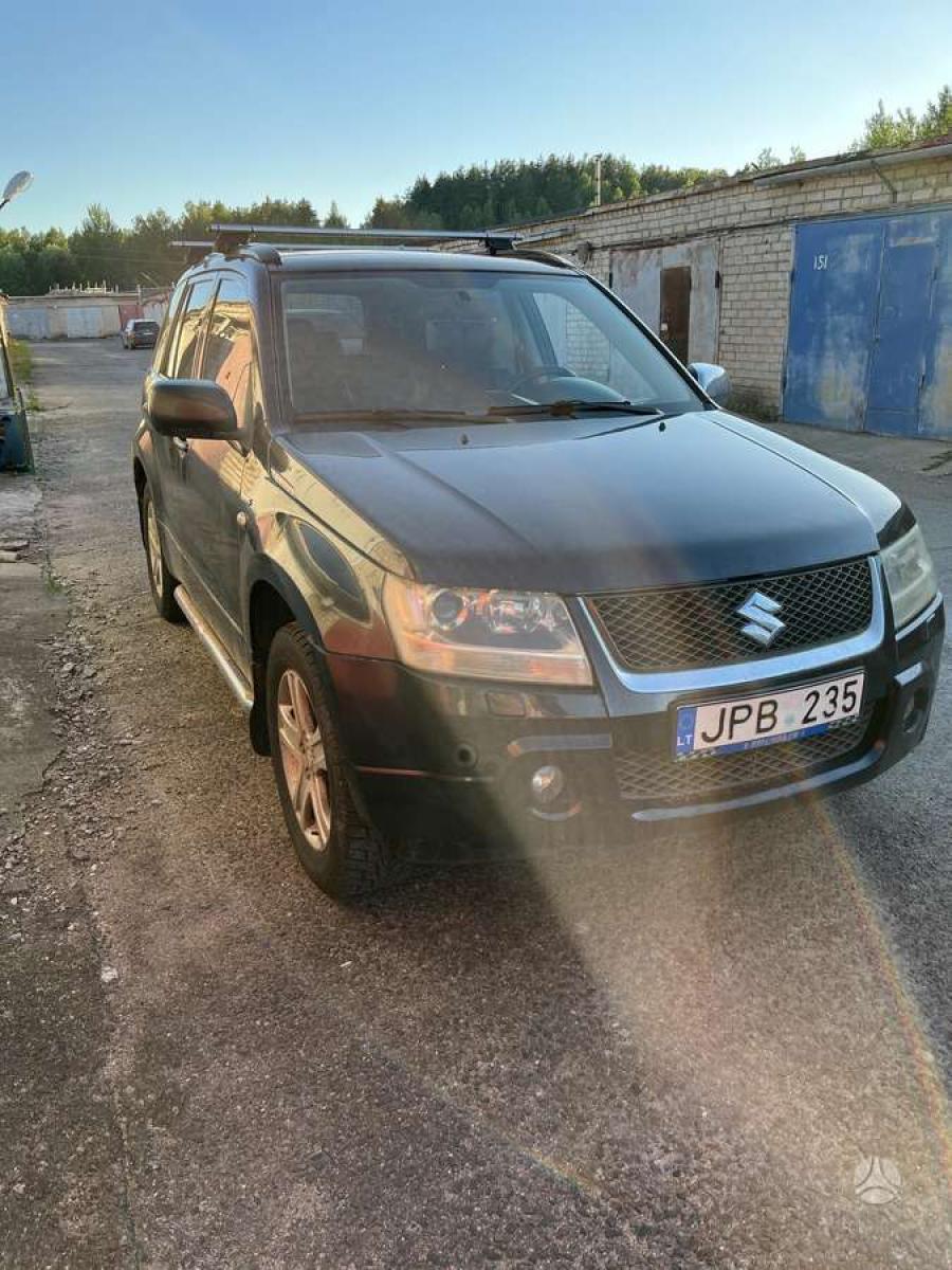 Black Suzuki grand-vitara 2007 in Visaginas, with an engine capacity of 1.87 L and mileage of 264 thousand km for 1500 €, photo 5 on AUTOMOTO.COM.LV