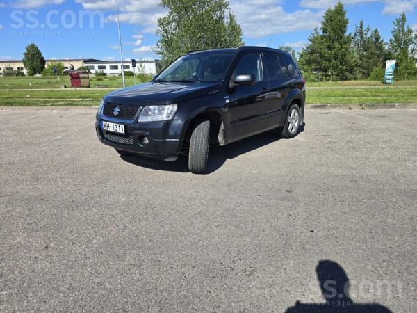 Melns Suzuki grand-vitara 2007 Daugavpils, ar dzinēja tilpumu 1.90 L un nobraukumu 285 tūkst. km par 2200 €, foto 3 vietnē AUTOMOTO.COM.LV