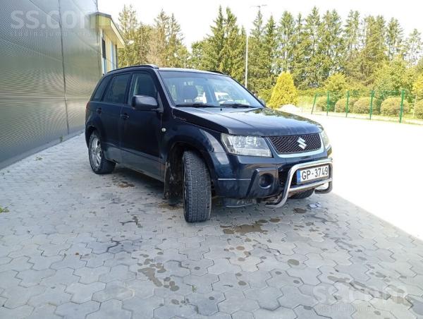 Black Suzuki grand-vitara 2007 in Riga, with an engine capacity of 2.00 L and mileage of 229 thousand km for 1600 €, photo 3 on AUTOMOTO.COM.LV