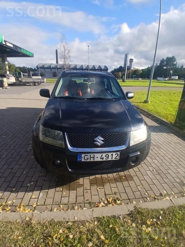 Melns Suzuki grand-vitara 2007 Valmiera, ar dzinēja tilpumu 2.00 L un nobraukumu 387 tūkst. km par 2500 €, foto 1 vietnē AUTOMOTO.COM.LV