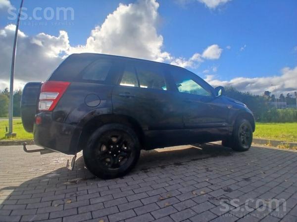 Melns Suzuki grand-vitara 2007 Valmiera, ar dzinēja tilpumu 2.00 L un nobraukumu 387 tūkst. km par 2500 €, foto 5 vietnē AUTOMOTO.COM.LV
