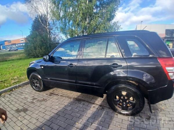 Melns Suzuki grand-vitara 2007 Valmiera, ar dzinēja tilpumu 2.00 L un nobraukumu 387 tūkst. km par 2500 €, foto 8 vietnē AUTOMOTO.COM.LV