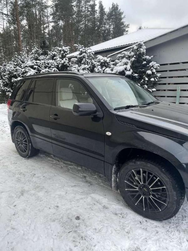 Melns Suzuki grand-vitara 2008 Viļņa, ar dzinēja tilpumu 2.00 L un nobraukumu 290 tūkst. km par 3500 €, foto 2 vietnē AUTOMOTO.COM.LV