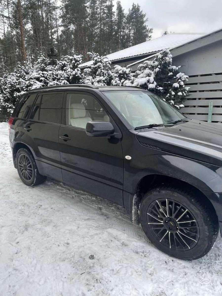 Melns Suzuki grand-vitara 2008 Viļņa, ar dzinēja tilpumu 2.00 L un nobraukumu 290 tūkst. km par 3500 €, foto 2 vietnē AUTOMOTO.COM.LV