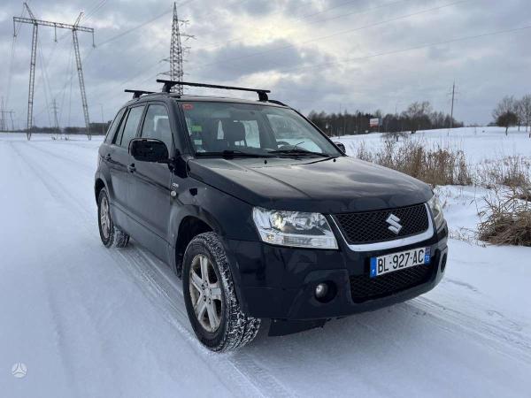 Black Suzuki grand-vitara 2008 in Siauliai, with an engine capacity of 1.87 L and mileage of 240 thousand km for 3100 €, photo 1 on AUTOMOTO.COM.LV