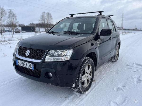 Black Suzuki grand-vitara 2008 in Siauliai, with an engine capacity of 1.87 L and mileage of 240 thousand km for 3100 €, photo 2 on AUTOMOTO.COM.LV