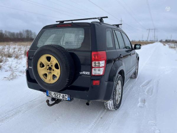 Black Suzuki grand-vitara 2008 in Siauliai, with an engine capacity of 1.87 L and mileage of 240 thousand km for 3100 €, photo 5 on AUTOMOTO.COM.LV