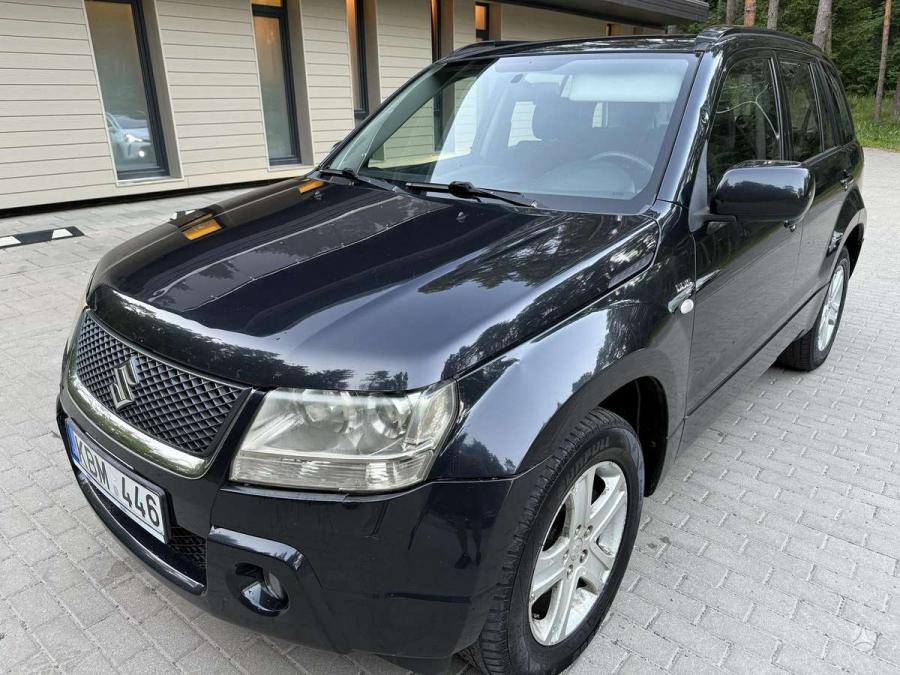 Black Suzuki grand-vitara 2009 in Vilnius, with an engine capacity of 1.87 L and mileage of 288 thousand km for 2400 €, photo 1 on AUTOMOTO.COM.LV