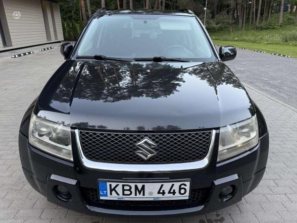 Black Suzuki grand-vitara 2009 in Vilnius, with an engine capacity of 1.87 L and mileage of 288 thousand km for 2400 €, photo 3 on AUTOMOTO.COM.LV