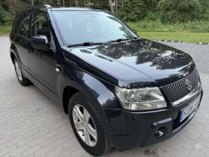 Black Suzuki grand-vitara 2009 in Vilnius, with an engine capacity of 1.87 L and mileage of 288 thousand km for 2400 €, photo 5 on AUTOMOTO.COM.LV
