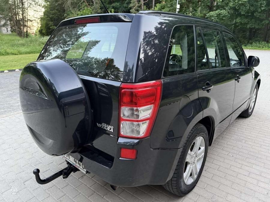 Black Suzuki grand-vitara 2009 in Vilnius, with an engine capacity of 1.87 L and mileage of 288 thousand km for 2400 €, photo 7 on AUTOMOTO.COM.LV