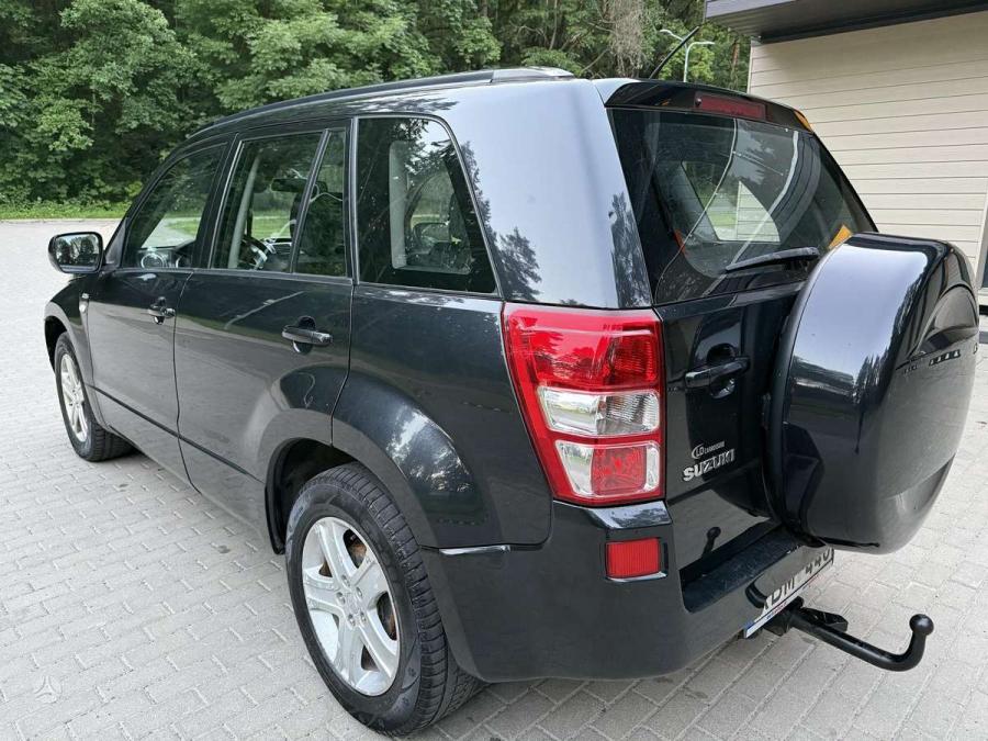 Black Suzuki grand-vitara 2009 in Vilnius, with an engine capacity of 1.87 L and mileage of 288 thousand km for 2400 €, photo 8 on AUTOMOTO.COM.LV