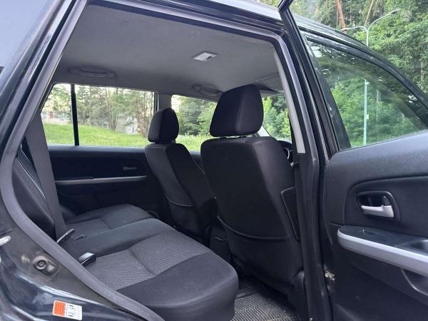 Black Suzuki grand-vitara 2009 in Vilnius, with an engine capacity of 1.87 L and mileage of 288 thousand km for 2400 €, photo 9 on AUTOMOTO.COM.LV