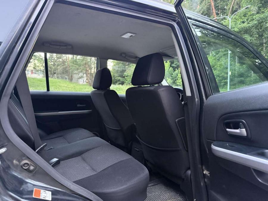 Black Suzuki grand-vitara 2009 in Vilnius, with an engine capacity of 1.87 L and mileage of 288 thousand km for 2400 €, photo 10 on AUTOMOTO.COM.LV