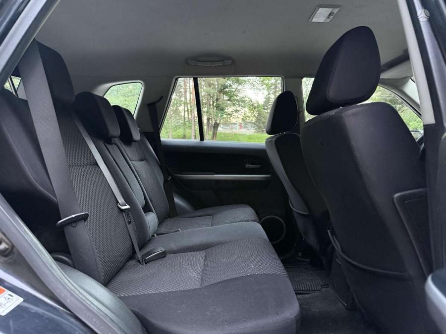 Black Suzuki grand-vitara 2009 in Vilnius, with an engine capacity of 1.87 L and mileage of 288 thousand km for 2400 €, photo 11 on AUTOMOTO.COM.LV