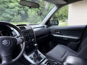 Black Suzuki grand-vitara 2009 in Vilnius, with an engine capacity of 1.87 L and mileage of 288 thousand km for 2400 €, photo 14 on AUTOMOTO.COM.LV