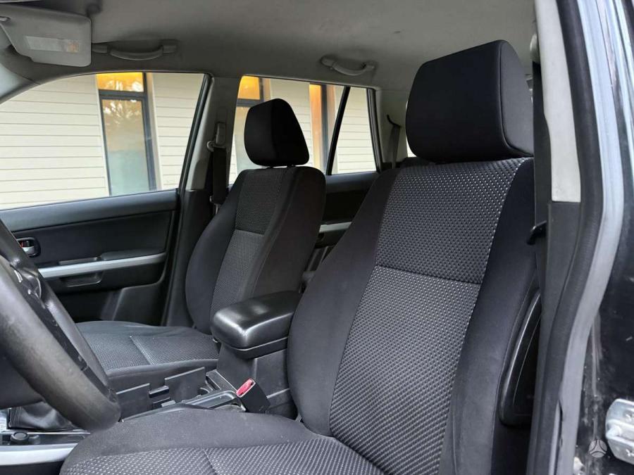 Black Suzuki grand-vitara 2009 in Vilnius, with an engine capacity of 1.87 L and mileage of 288 thousand km for 2400 €, photo 15 on AUTOMOTO.COM.LV