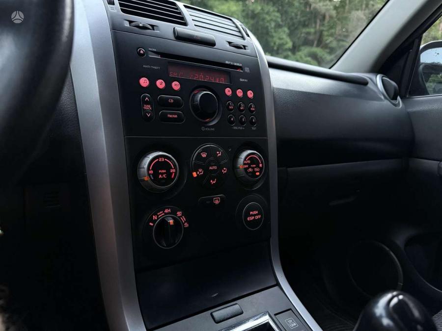 Black Suzuki grand-vitara 2009 in Vilnius, with an engine capacity of 1.87 L and mileage of 288 thousand km for 2400 €, photo 17 on AUTOMOTO.COM.LV