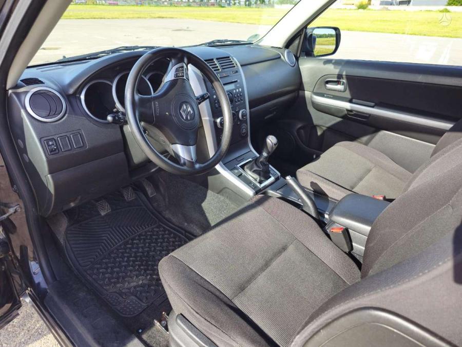 Melns Suzuki grand-vitara 2009 Kauņa, ar dzinēja tilpumu 1.87 L un nobraukumu 99 tūkst. km par 3500 €, foto 8 vietnē AUTOMOTO.COM.LV