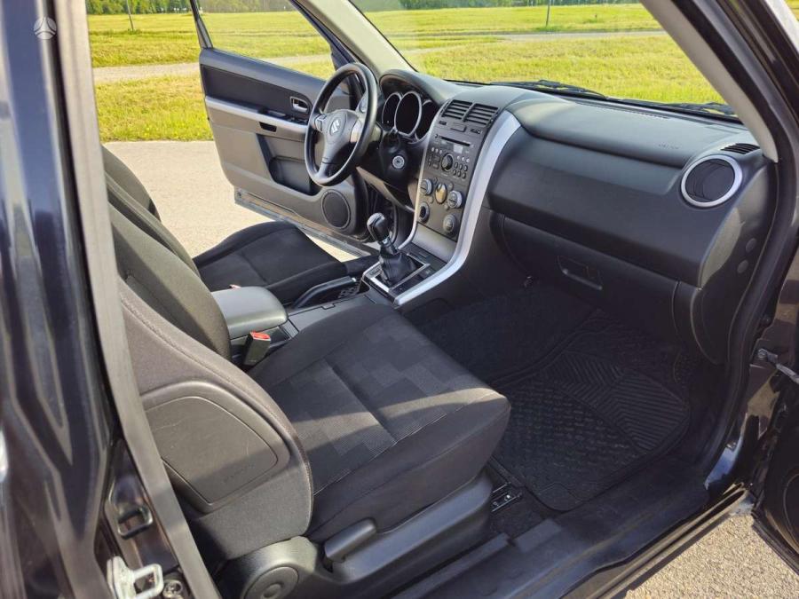 Melns Suzuki grand-vitara 2009 Kauņa, ar dzinēja tilpumu 1.87 L un nobraukumu 99 tūkst. km par 3500 €, foto 9 vietnē AUTOMOTO.COM.LV