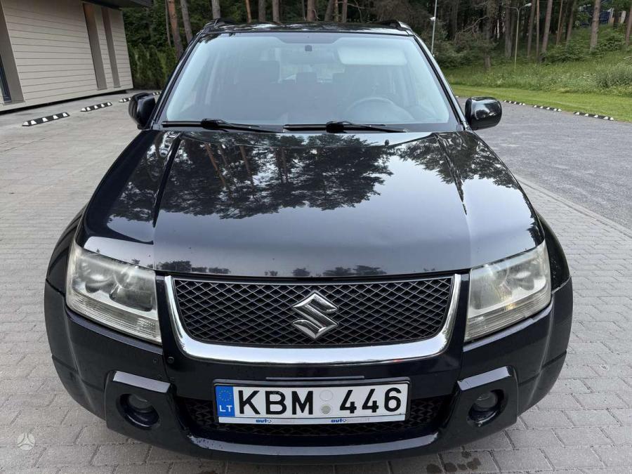 Black Suzuki grand-vitara 2009 in Vilnius, with an engine capacity of 1.87 L and mileage of 288 thousand km for 2800 €, photo 4 on AUTOMOTO.COM.LV