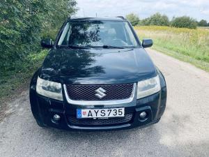 Melns Suzuki grand-vitara 2009 Viļņa, ar dzinēja tilpumu 1.87 L un nobraukumu 237 tūkst. km par 1850 €, foto  vietnē AUTOMOTO.COM.LV