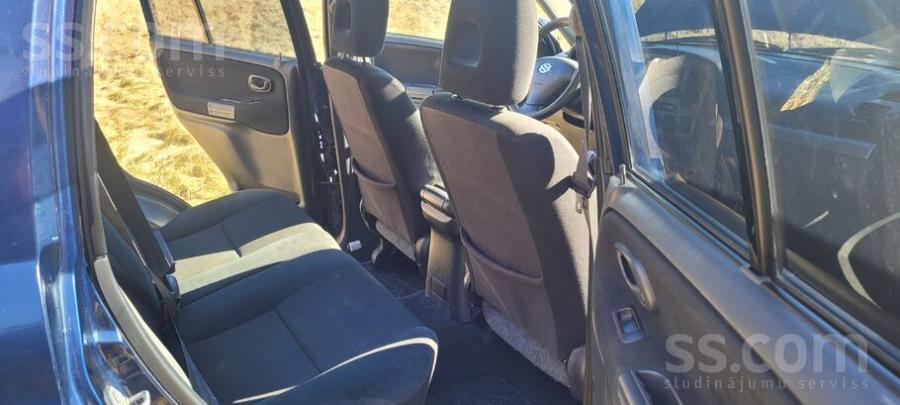 Zils Suzuki grand-vitara 2005 Rēzekne, ar dzinēja tilpumu 2.00 L un nobraukumu 300 tūkst. km par 3250 €, foto 7 vietnē AUTOMOTO.COM.LV