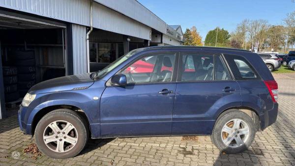 Blue Suzuki grand-vitara 2009 in Siauliai, with an engine capacity of 2.00 L and mileage of 109 thousand km for 3700 €, photo 6 on AUTOMOTO.COM.LV
