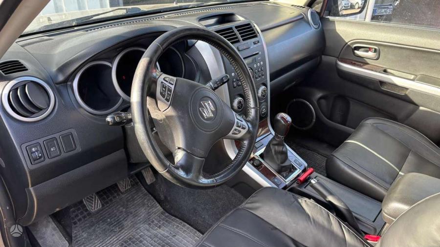 Zils Suzuki grand-vitara 2009 Šauļi, ar dzinēja tilpumu 2.00 L un nobraukumu 109 tūkst. km par 3700 €, foto 9 vietnē AUTOMOTO.COM.LV