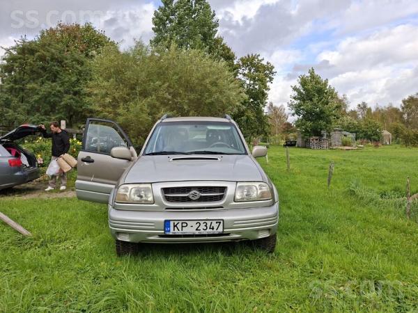 Brūns Suzuki grand-vitara 1999 Liepāja, ar dzinēja tilpumu 2.00 L un nobraukumu 285 tūkst. km par 2500 €, foto 1 vietnē AUTOMOTO.COM.LV