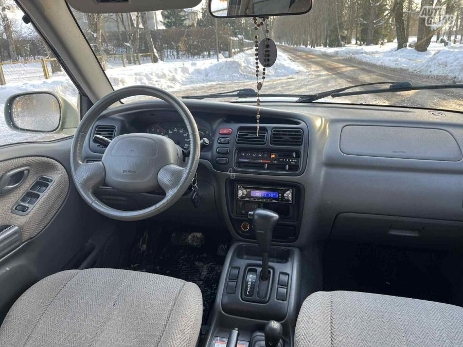 Suzuki grand-vitara 2000 in Silute, with an engine capacity of 2.00 L and mileage of 275 thousand km for 2999 €, photo 12 on AUTOMOTO.COM.LV