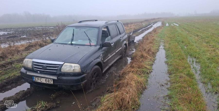 Suzuki grand-vitara 2001 in Klaipeda, with an engine capacity of 2.70 L and mileage of 325 thousand km for 750 €, photo 3 on AUTOMOTO.COM.LV