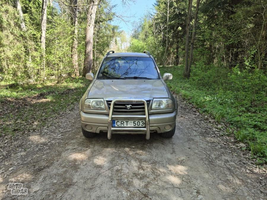 Suzuki grand-vitara 2001 in Pakruojis, with an engine capacity of 2.00 L and mileage of 314 thousand km for 1000 €, photo 1 on AUTOMOTO.COM.LV