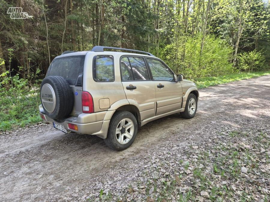 Suzuki grand-vitara 2001 in Pakruojis, with an engine capacity of 2.00 L and mileage of 314 thousand km for 1000 €, photo 3 on AUTOMOTO.COM.LV