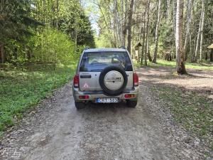Suzuki grand-vitara 2001 in Pakruojis, with an engine capacity of 2.00 L and mileage of 314 thousand km for 1000 €, photo 5 on AUTOMOTO.COM.LV