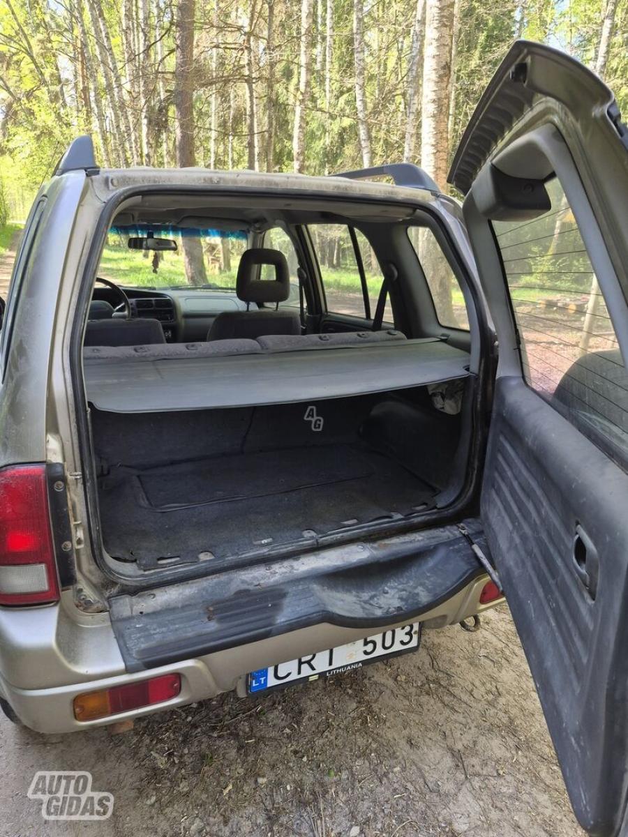 Suzuki grand-vitara 2001 in Pakruojis, with an engine capacity of 2.00 L and mileage of 314 thousand km for 1000 €, photo 6 on AUTOMOTO.COM.LV