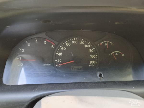 Suzuki grand-vitara 2001 in Pakruojis, with an engine capacity of 2.00 L and mileage of 314 thousand km for 1000 €, photo 8 on AUTOMOTO.COM.LV