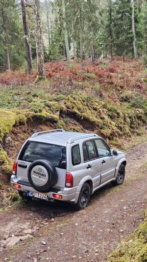 Suzuki grand-vitara 2003 in Cesis, with an engine capacity of 2.00 L and mileage of 213 thousand km for 1550 €, photo  on AUTOMOTO.COM.LV