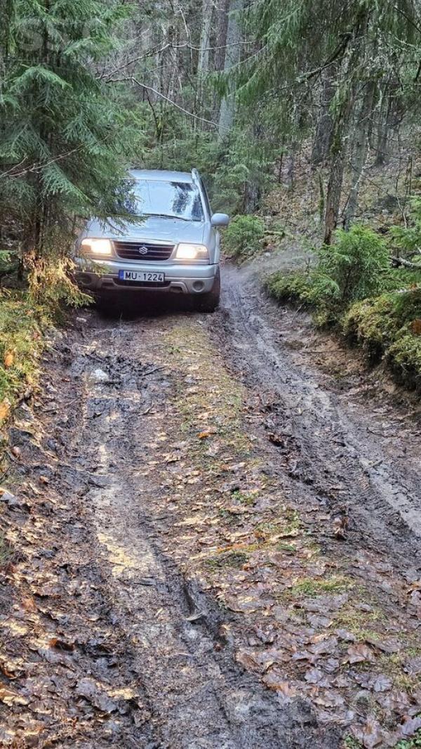 Сузуки Гранд Витара 2003 в Цесис, объемом двигателя 2.00 л и пробегом 213 тыс. км за 1550 €, фото 3 на AUTOMOTO.COM.LV
