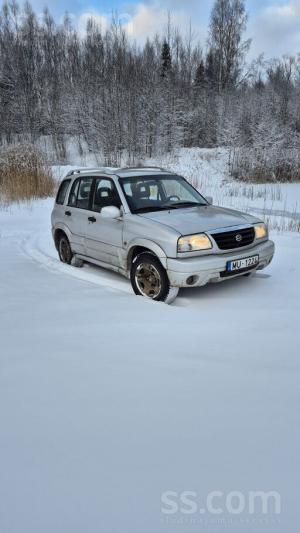 Suzuki grand-vitara 2003 in Valmiera, with an engine capacity of 2.00 L and mileage of 214 thousand km for 2300 €, photo 2 on AUTOMOTO.COM.LV