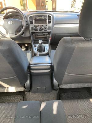 Suzuki grand-vitara 2004 Tallina, ar dzinēja tilpumu 2.00 L un nobraukumu 124 tūkst. km par 3700 €, foto 7 vietnē AUTOMOTO.COM.LV