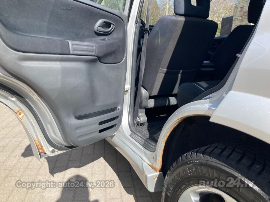 Suzuki grand-vitara 2004 Tallina, ar dzinēja tilpumu 2.00 L un nobraukumu 124 tūkst. km par 3700 €, foto 9 vietnē AUTOMOTO.COM.LV
